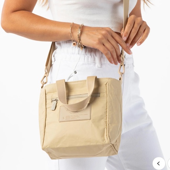ALOHA Collection | Bags | Aloha Collection Crossbody Bag Great ...